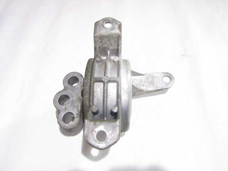 Подушка двигателя правая 13125637 5684178 21052711 Опель Астра H 04-2015 Zafira B 05-2012 К5