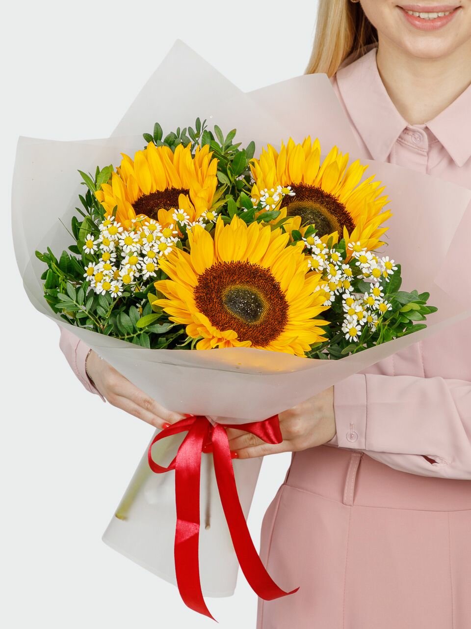 Букет Союзцветторг "Солнечное настроение", подсолнухи, ромашка, зелень фисташки
