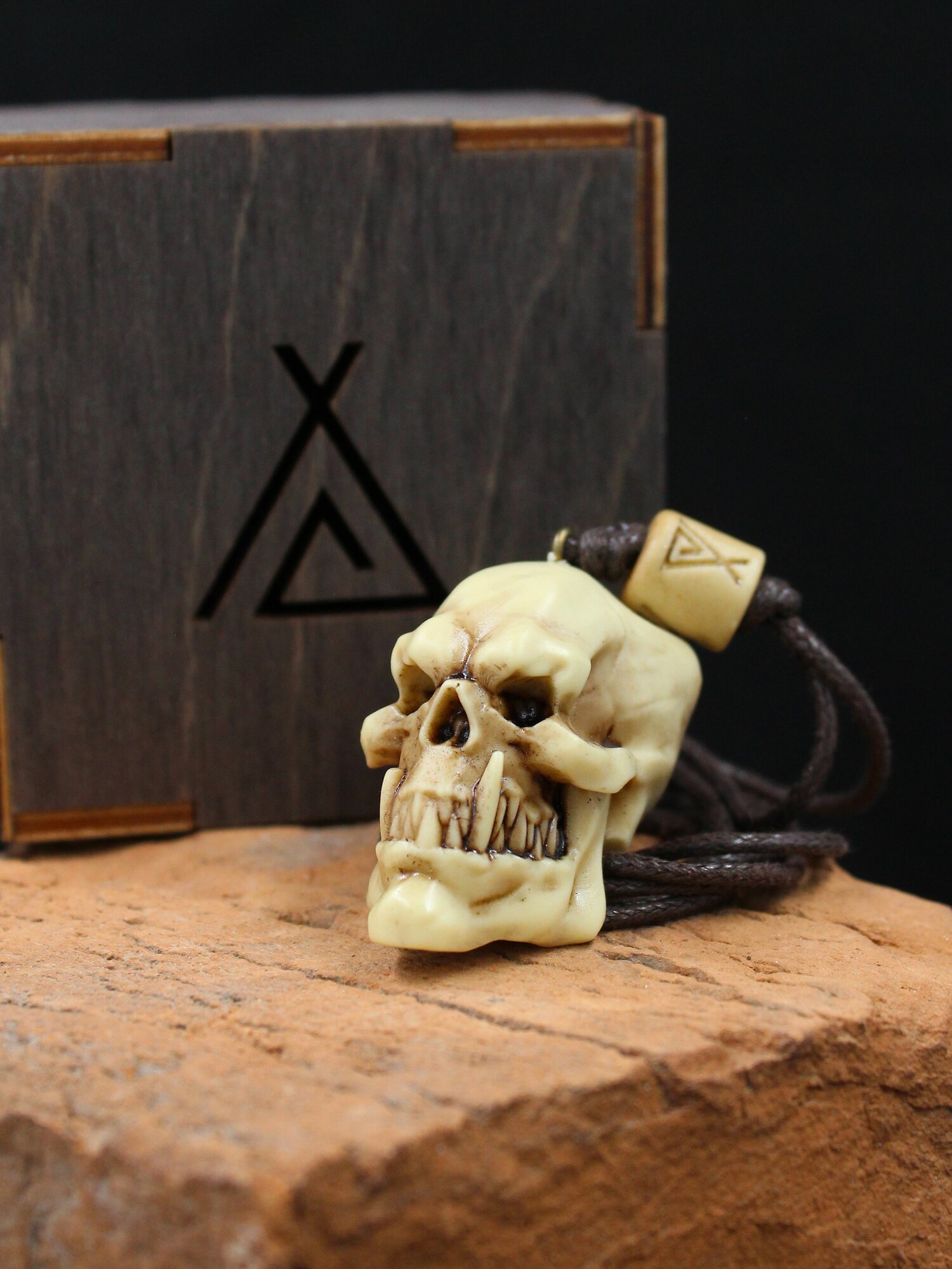 Подвес гоблин (кость) в подарочной деревянной коробке ручная работа