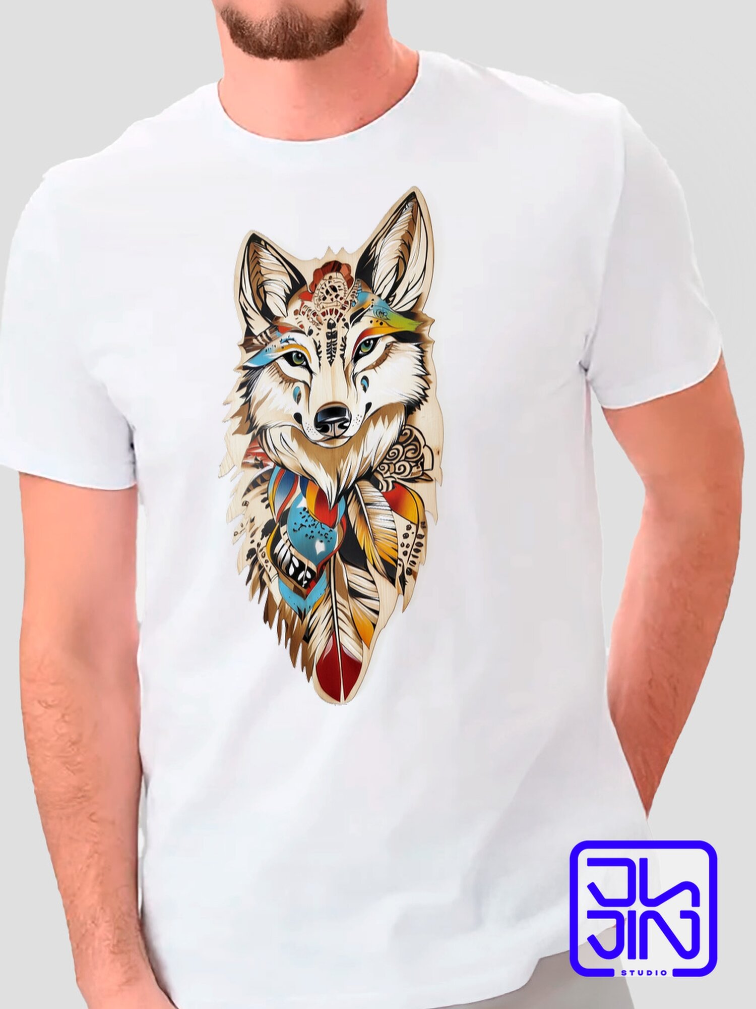 Футболка классическая мужская с авторским принтом Этнический разноцветный волк с пестрыми перьями в стиле граффити, белый хлопковый трикотаж с прикольным рисунком на груди