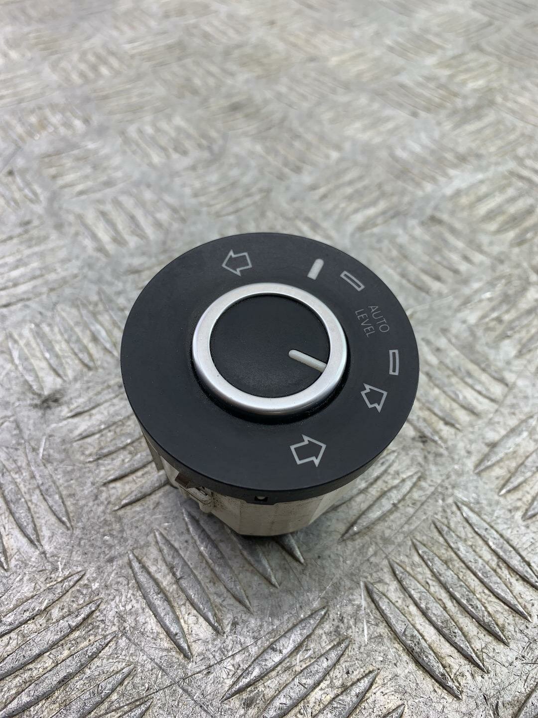 Кнопка переключения режимов подвески Volkswagen Touareg (2002 - 2007) 7L6927135E