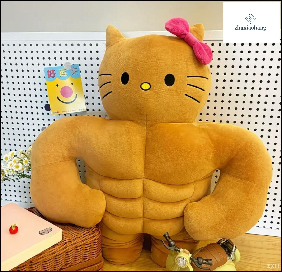 Эксклюзивный плюшевый качок Hello Kitty с гипоаллергенным наполнением и съемной подушкой