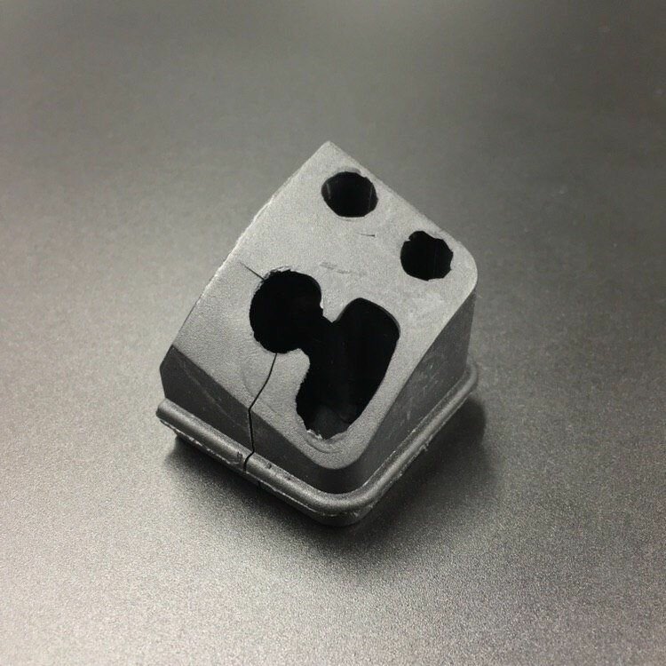 Уплотнение тросов д/у Yamaha 75-90 (Yamaha), OEM номер: 688-42725-02; 6884272502