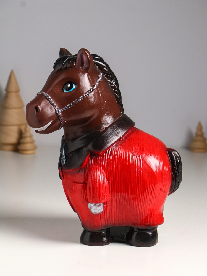 Копилка для денег символ года 2026 Конь в пальто, 22,5 см, цвет коричневый/ красный