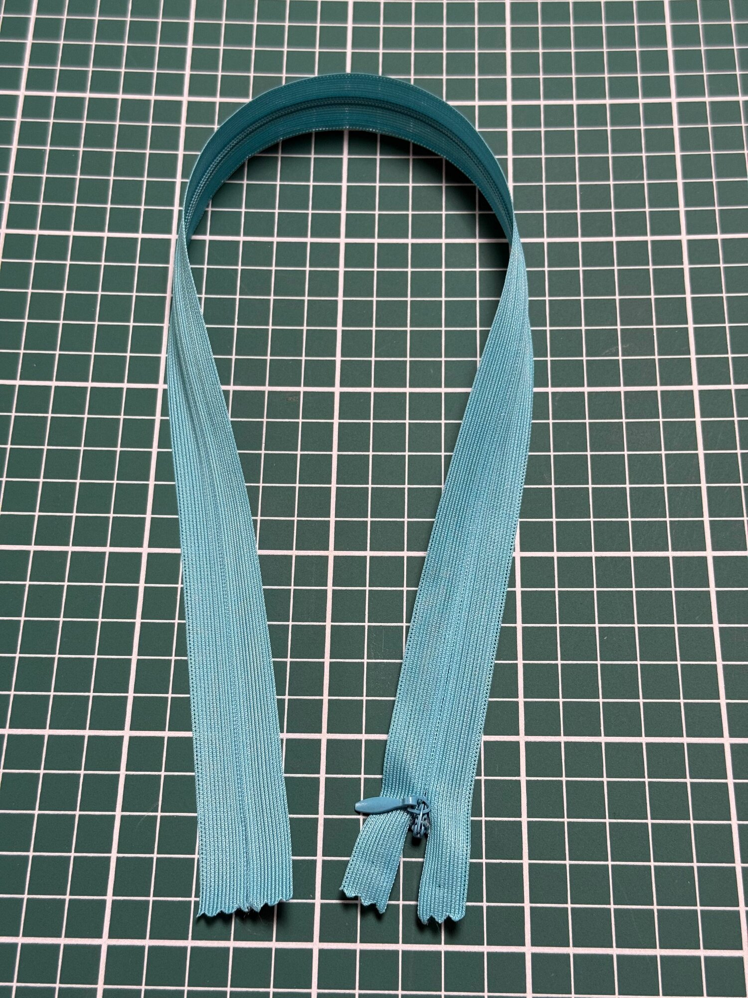 Молния Потайная , замок автомат, цвет бирюзовый, 50 см, цена за 1 штуку.