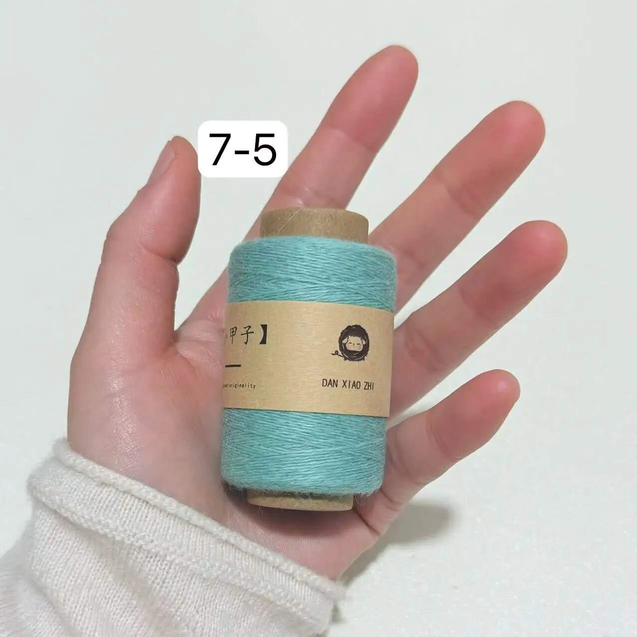 Пряжа нейлон кардная голубая 7-5, 15г