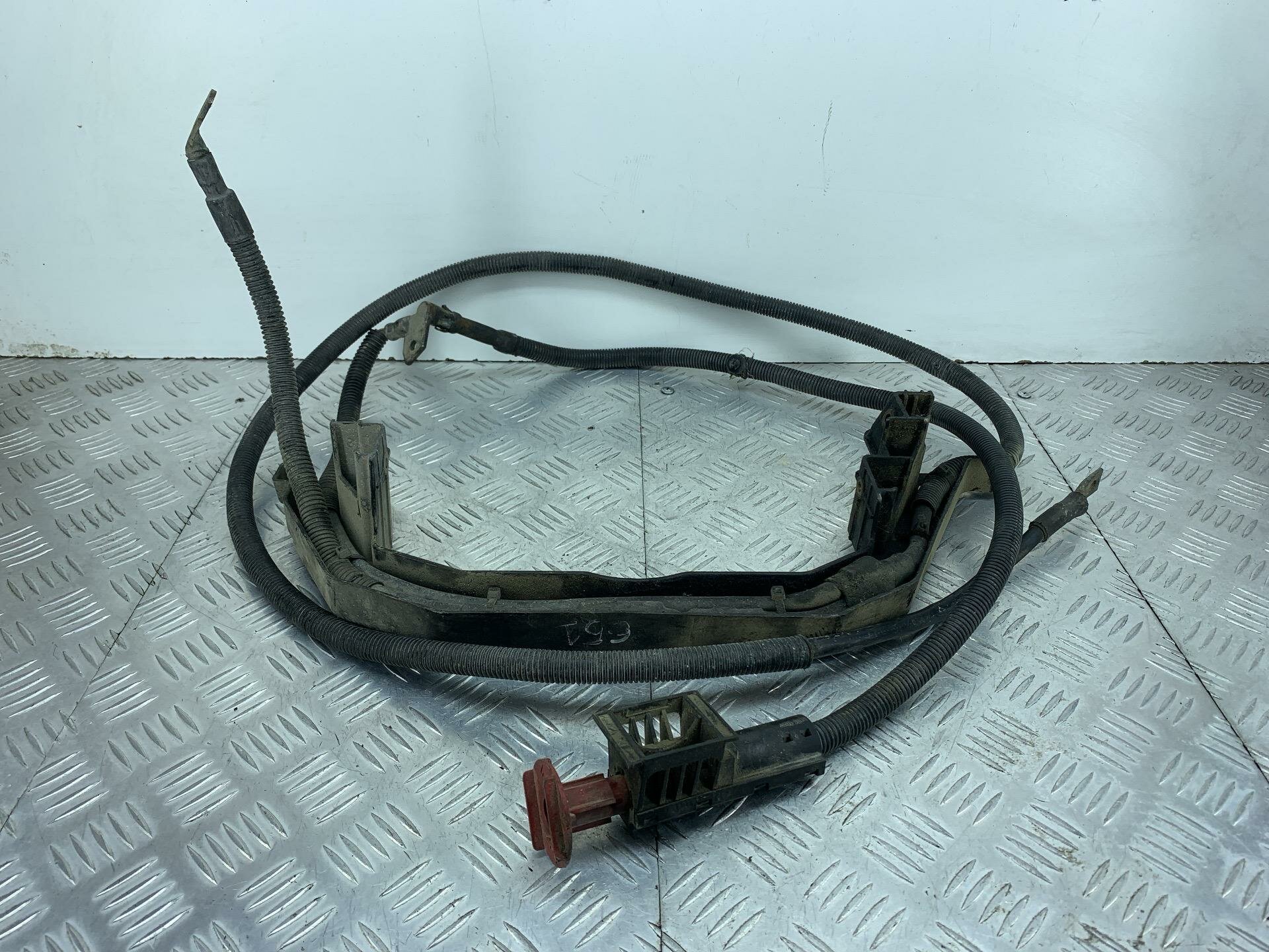 Плюсовой провод аккумулятора Mercedes-Benz Sprinter W906 (2006 - 2014)