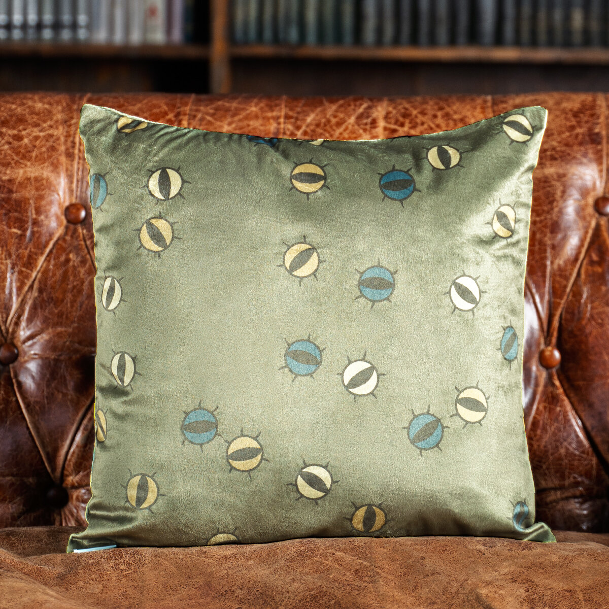 Декоративная наволочка бархатная 40х40 см Mistifikatsiya зеленая