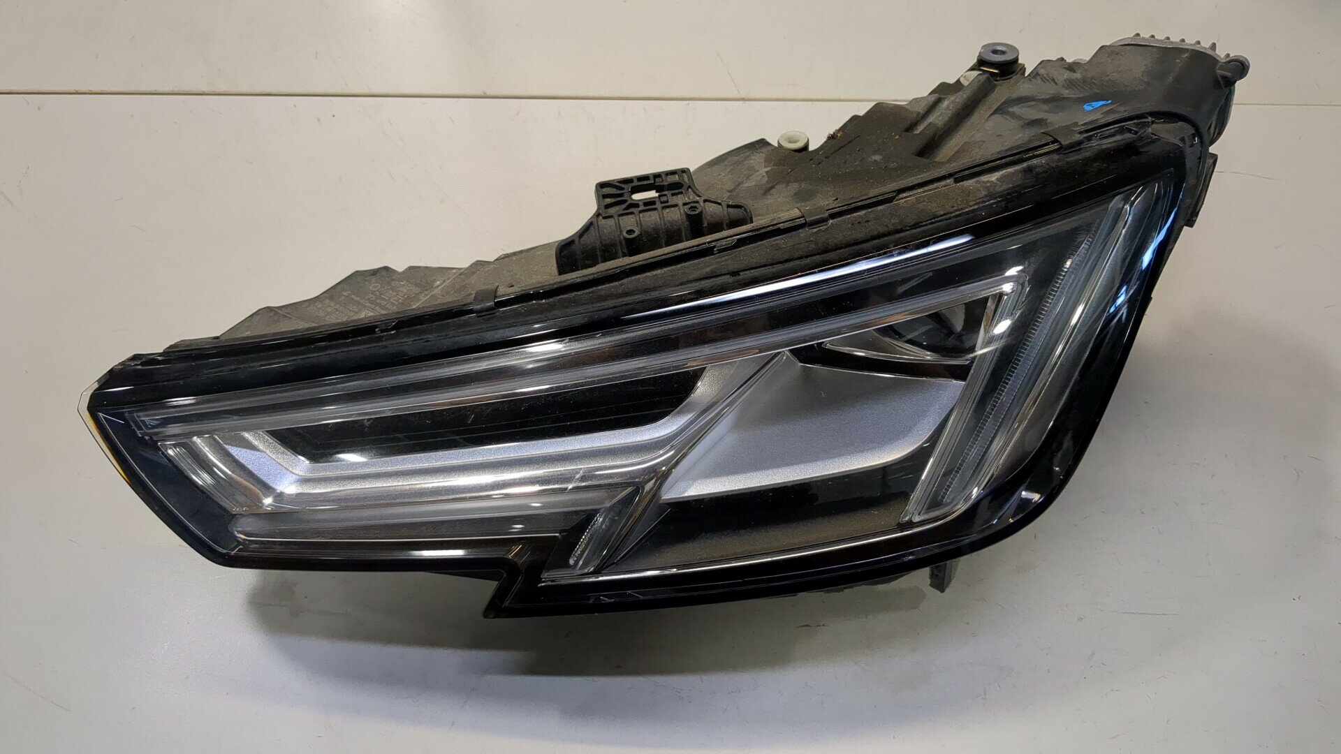 Фара (передняя) левая Audi A4 (B9) Allroad Б/У