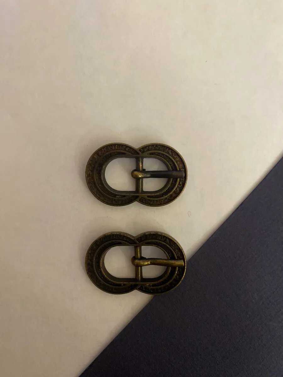 Пряжка металлическая, цвет коричневый, для ремня шириной 10-12 мм, 2 штуки в упаковке.