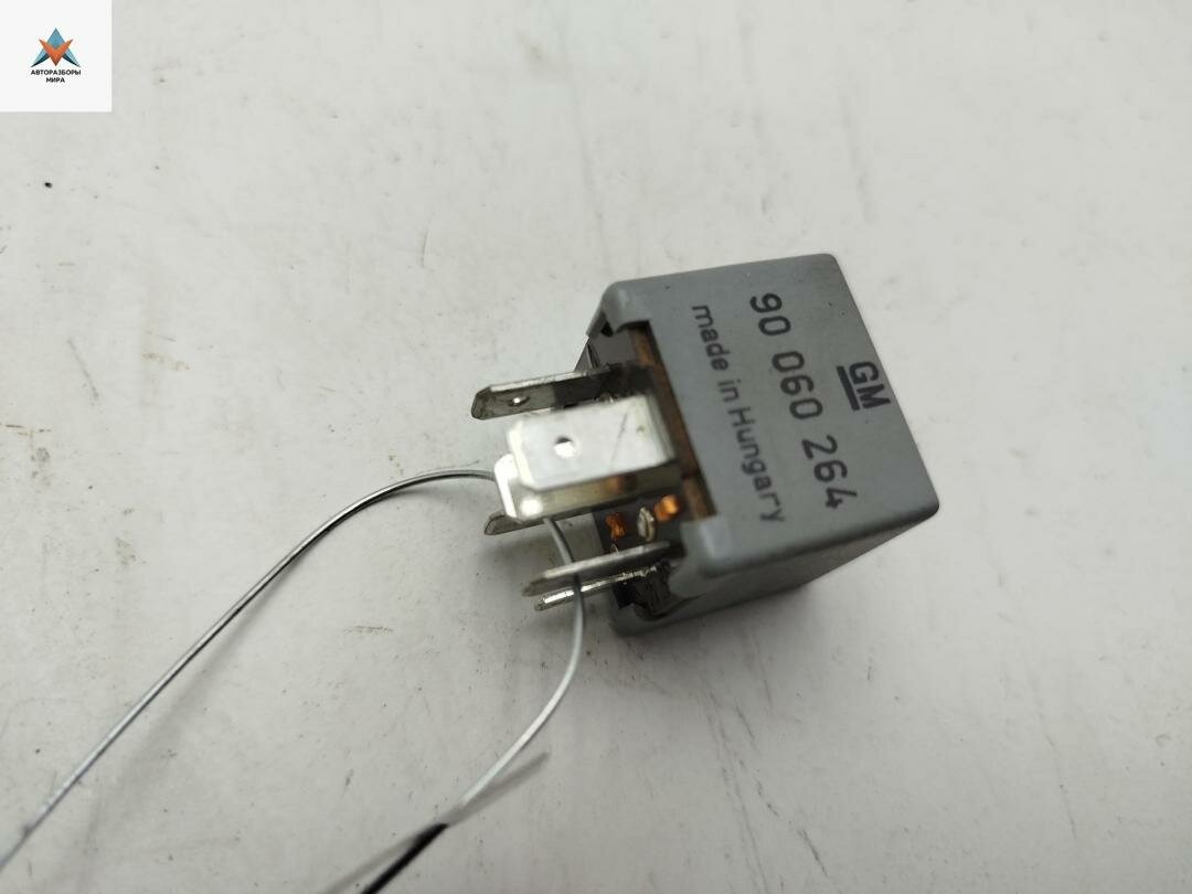 Блок управления вентилятором (реле) Opel Vectra B рест. 1999 90060264