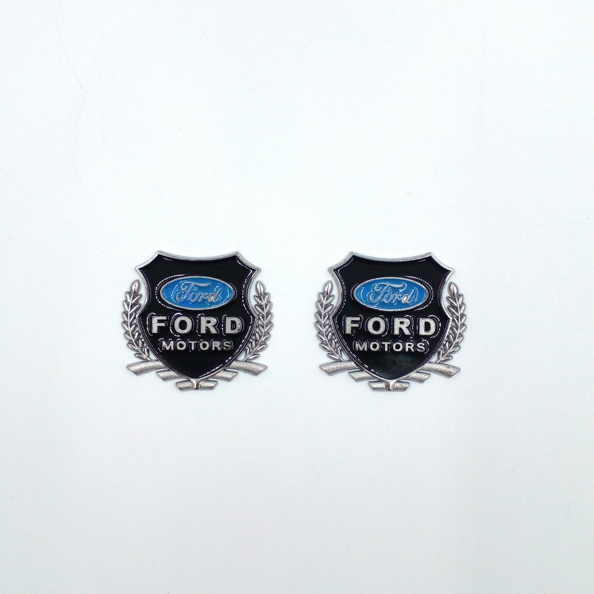 Эмблема (шильдик) с логотипом на автомобиль, мотоцикл, велосипед или гаджет 2 шт