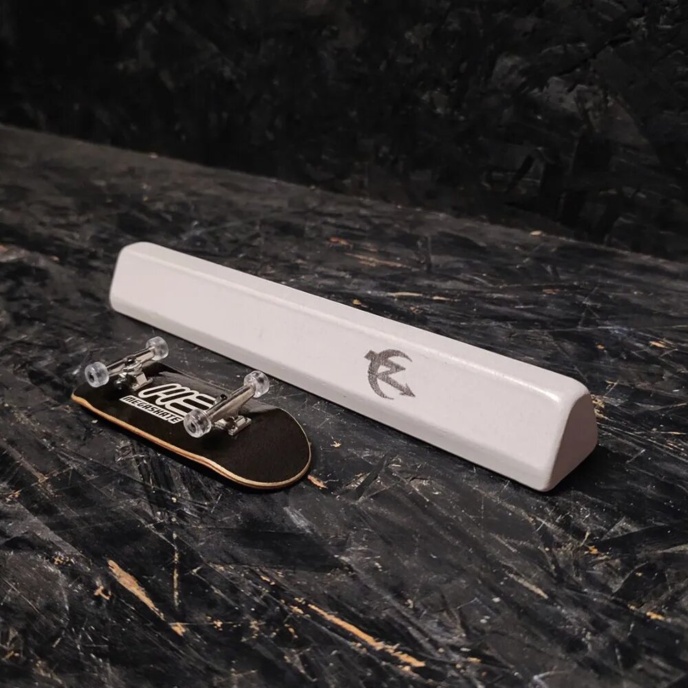 Фигура для фингерборда Comix Zone Parking Block Classic керамика 24x3x2.5