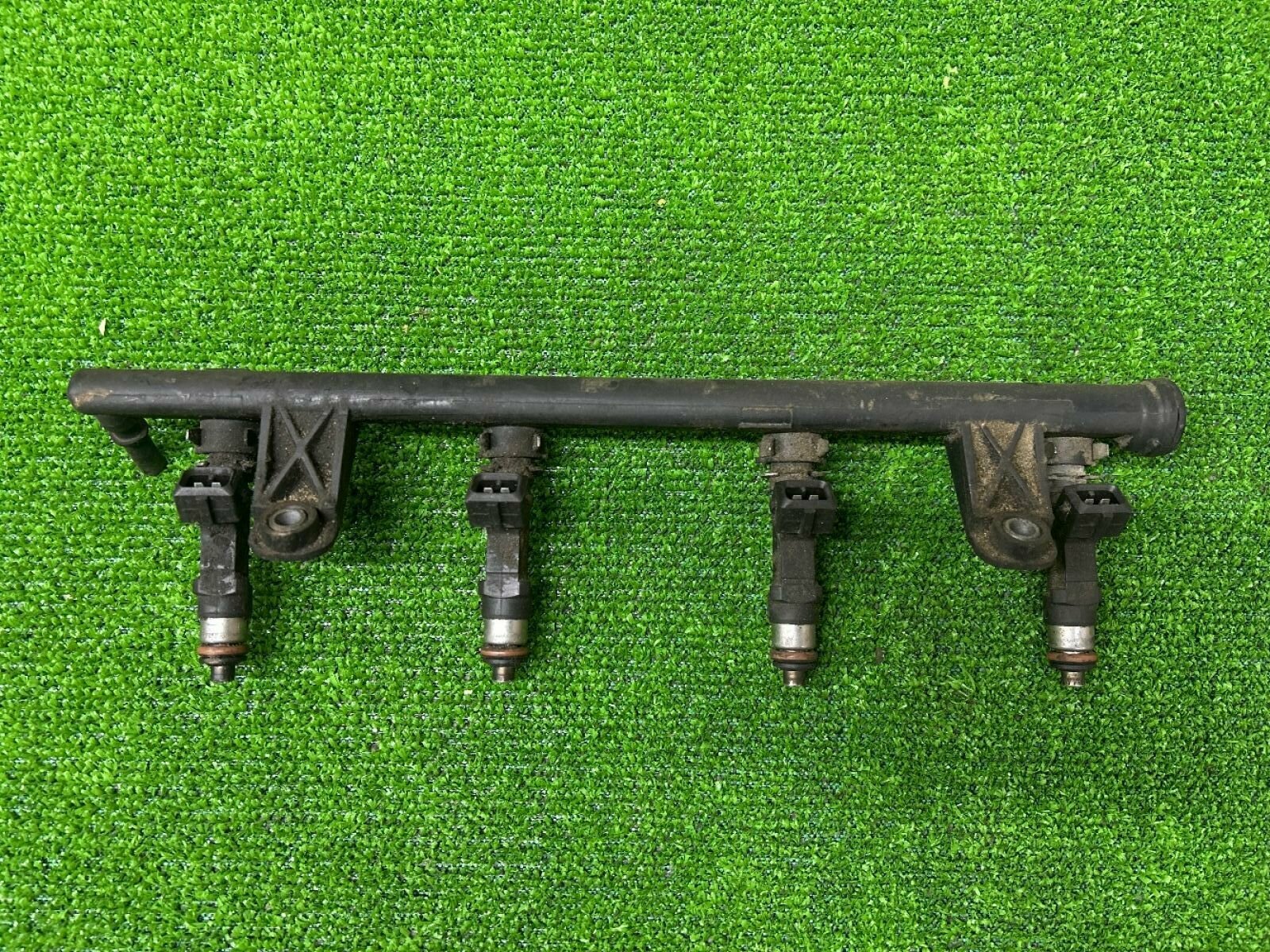 Топливная рейка с форсунками Renault Logan 2016