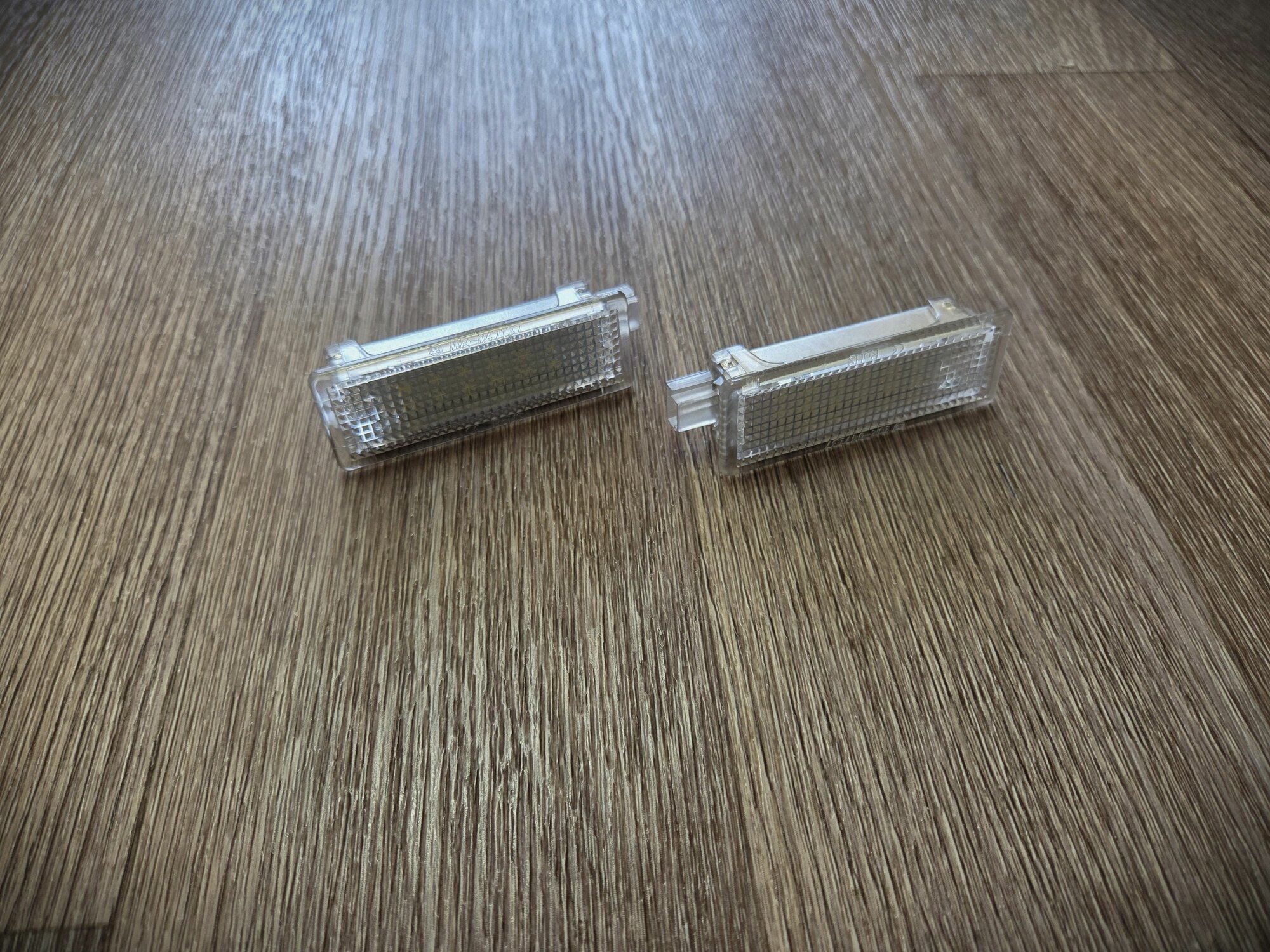 Плафоны диодные LED подсветки ног багажника околодверного пространства (2 шт.) на BMW БМВ E60 E87 E70 E90 E92 E63 E65 E85