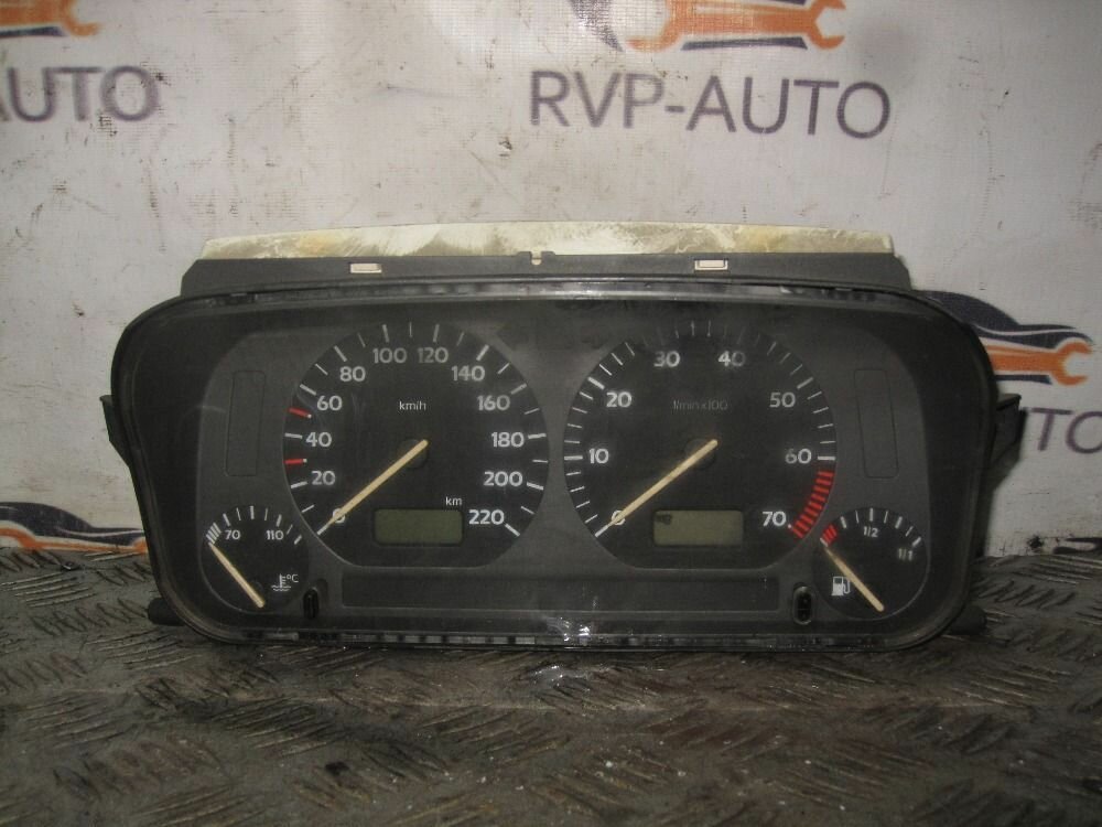 Панель приборов Volkswagen Golf 3 1.8 1991-1999