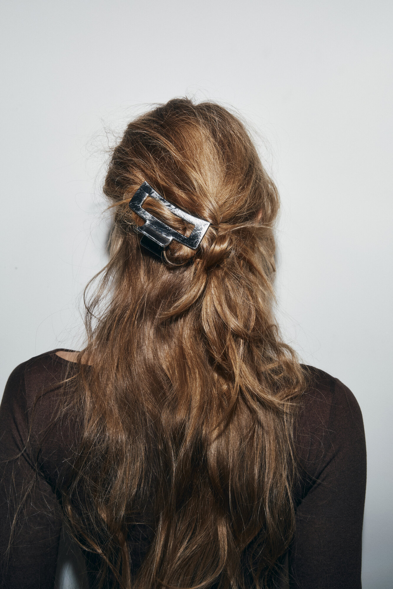 Заколка Befree BF2615361001, женская, эффект потертости, черная