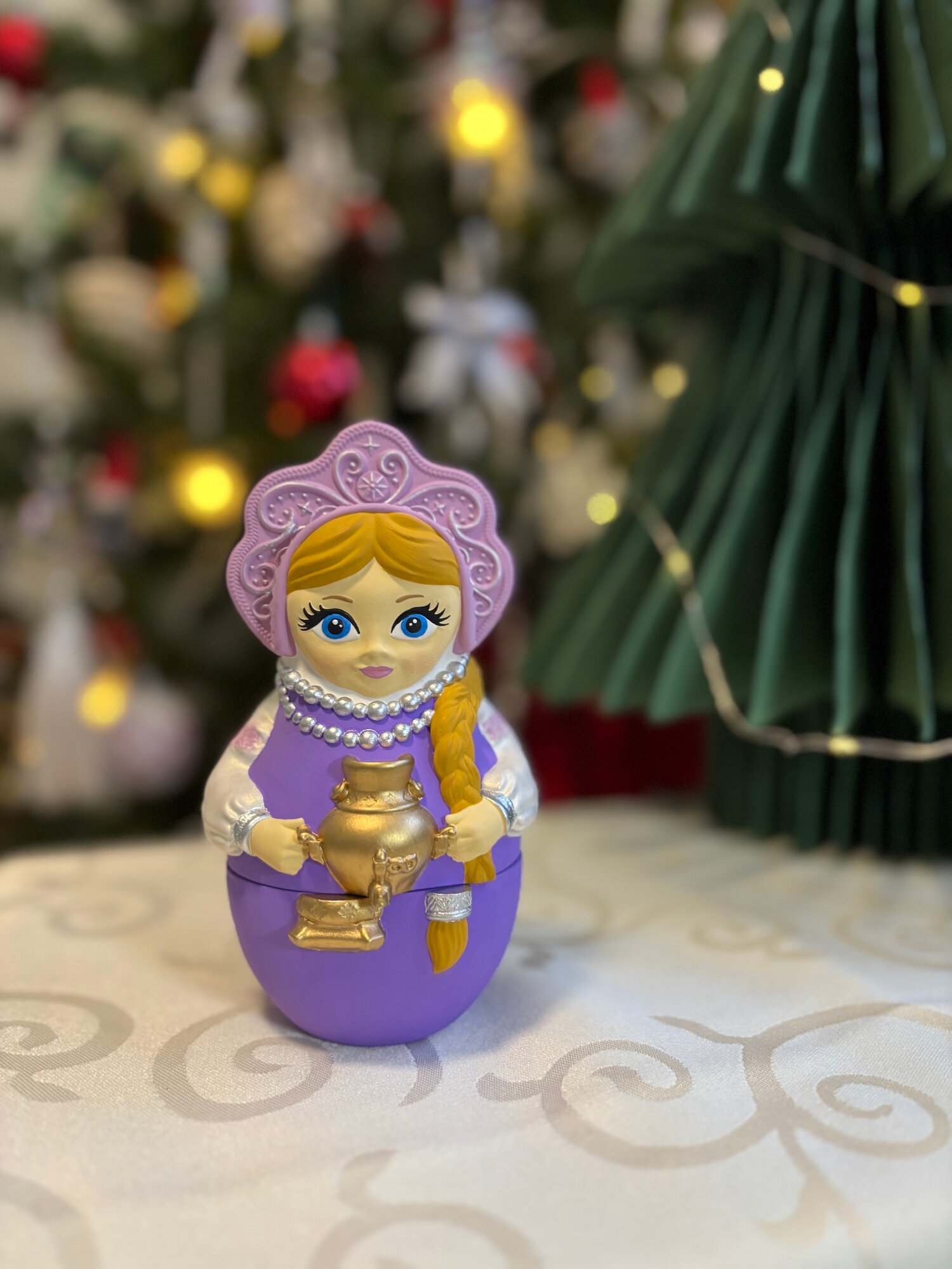 Ароматическая Свеча "Матрешка с самоваром в кокошнике" Лавандушка , аромат Ягодный пунш, 50мл, ручная роспись, гипс, соевый воск,