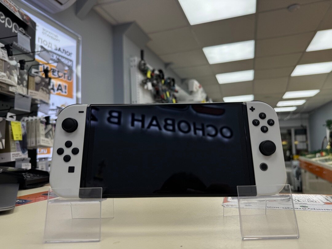 Игровая приставка Nintendo Switch OLED 64 ГБ, без игр, белый уценка