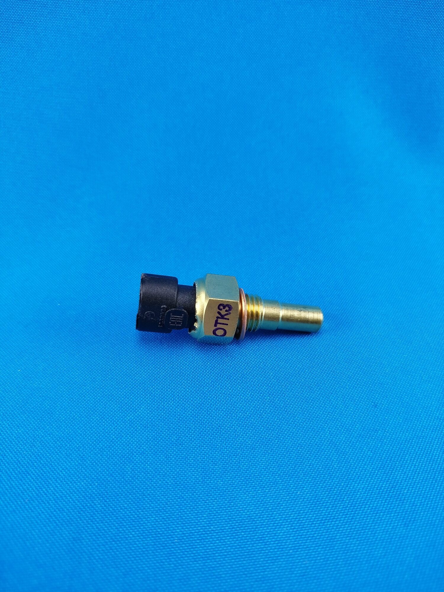 Датчик включения вентилятора "АвтоТрейд" для автомобилей ВАЗ 21073-15, Калина, Приора, Шевроле-Нива, Нива, Гранта