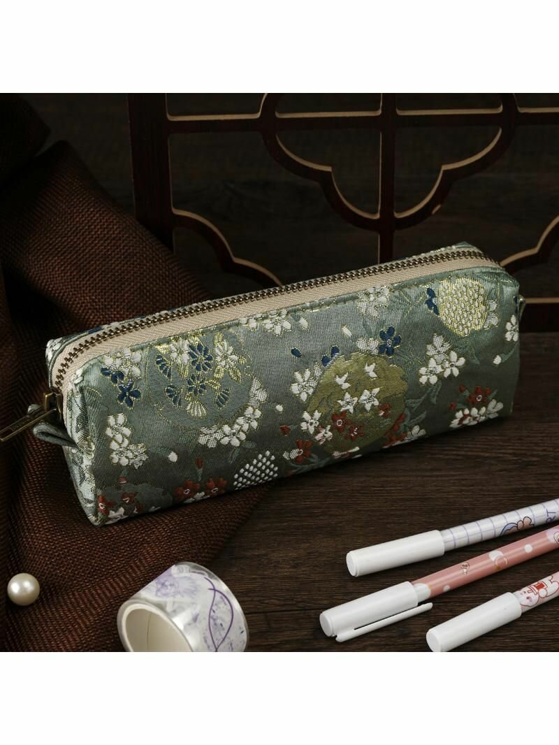 Пенал с вышивкой в китайском стиле