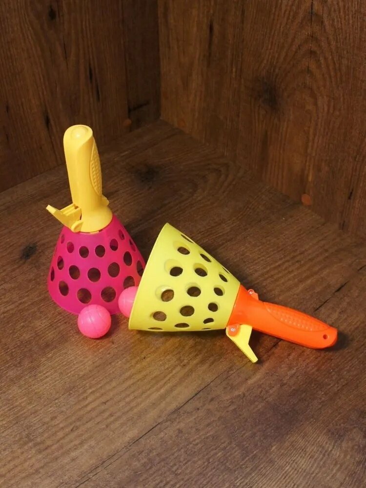 Игра "Поймай мяч" с выстреливающим механизмом 带有射门机制的“接球”游戏