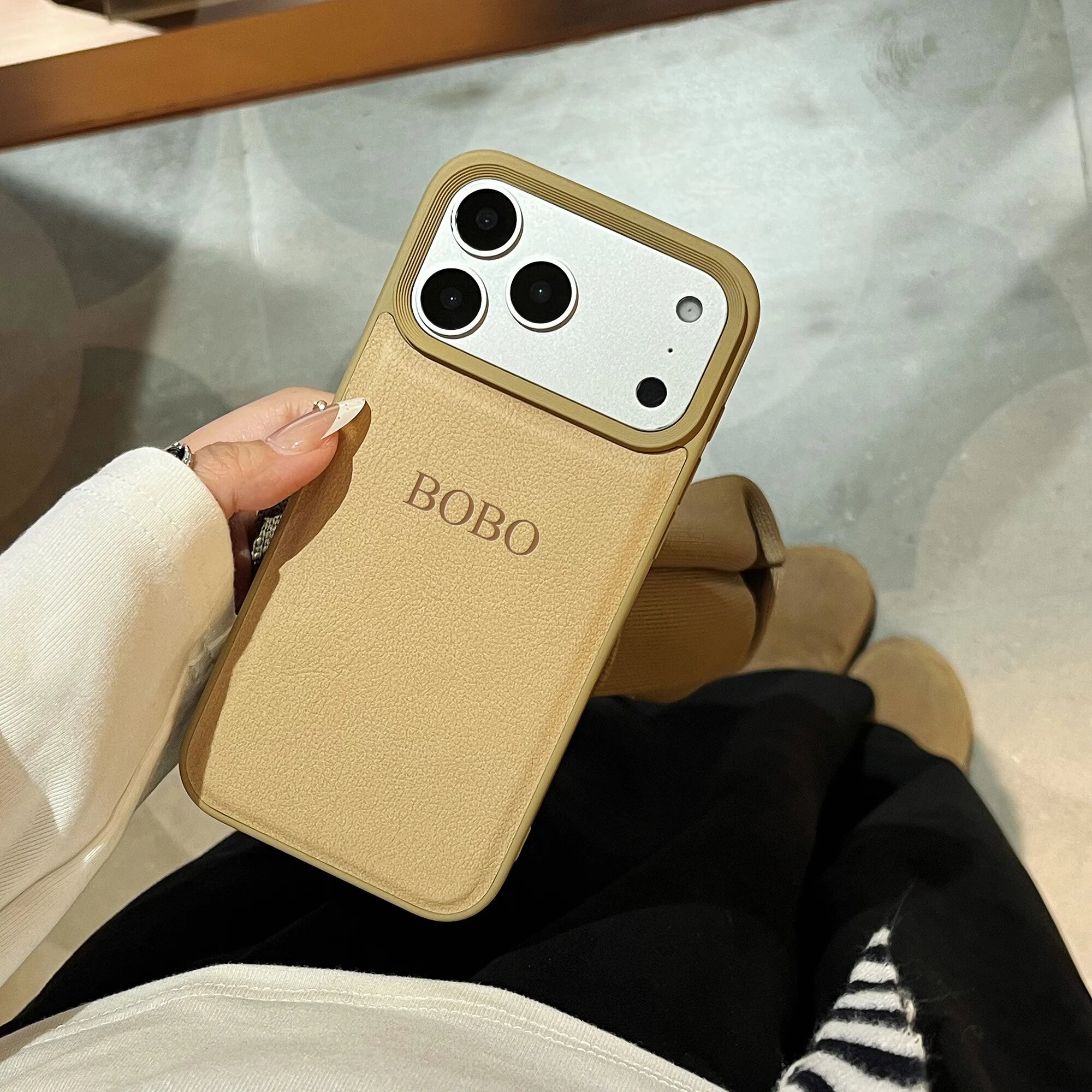 Бежевый чехол для iPhone 16 из искусственной кожи "BOBO"