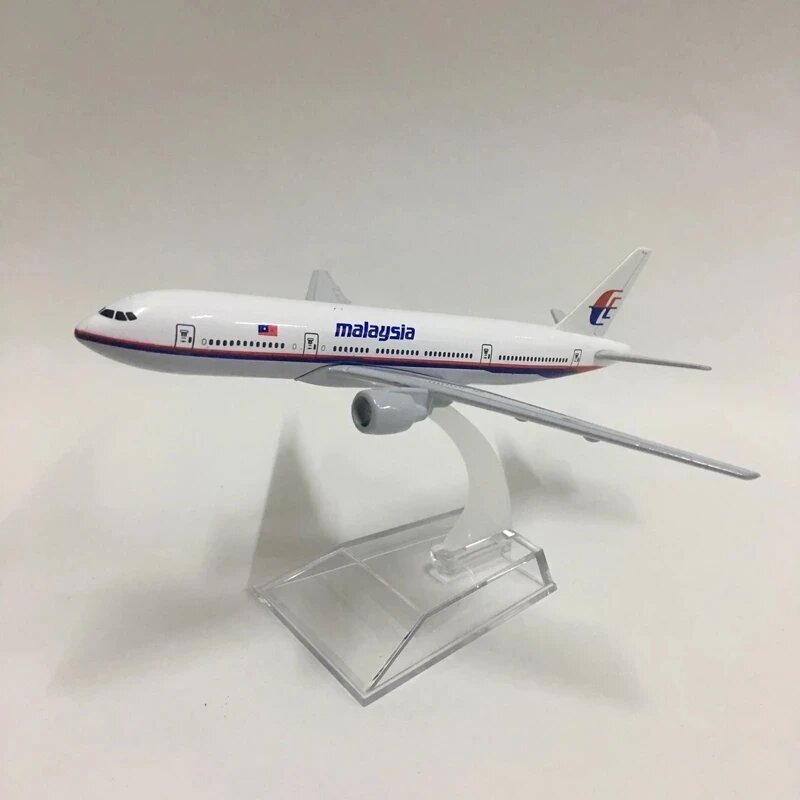 Металлический самолет Malaysia Airlines B777 ZOCO 1:400