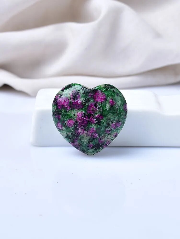 Натуральный камень "Рубиновый эпидот", форма сердца (1шт)