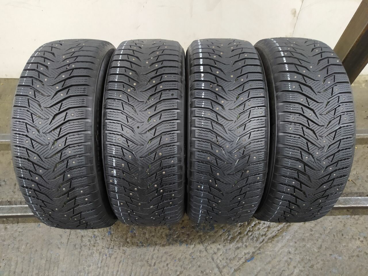 Зимние БУ шины шипованные KUMHO Winter Craft Ice WI31 215/65 R16 10.0% износ PT0008732 TSB042631