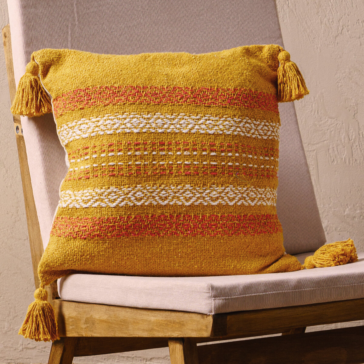 Декоративная подушка жаккардовая 40х40 см Desert цвет желтый
