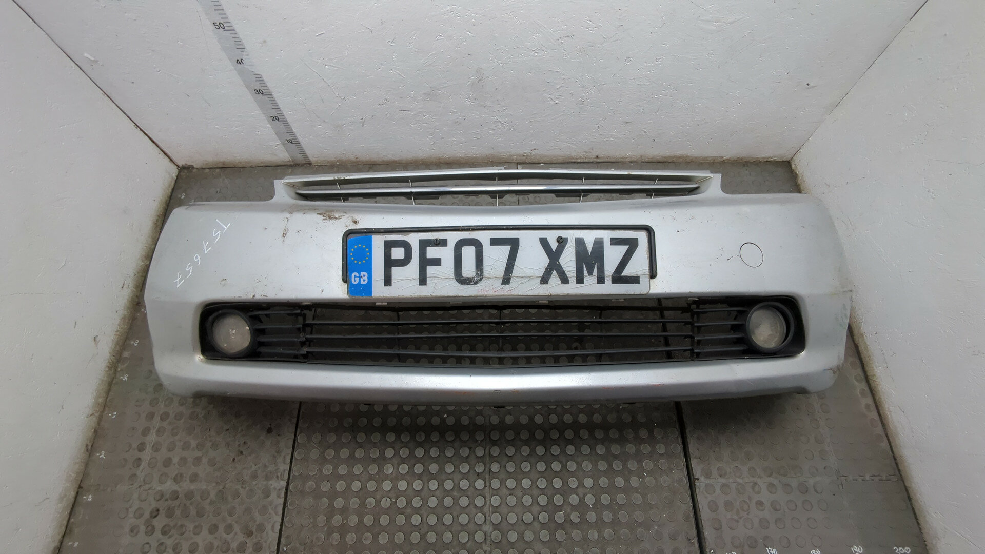 Бампер передний Toyota Prius Б/У