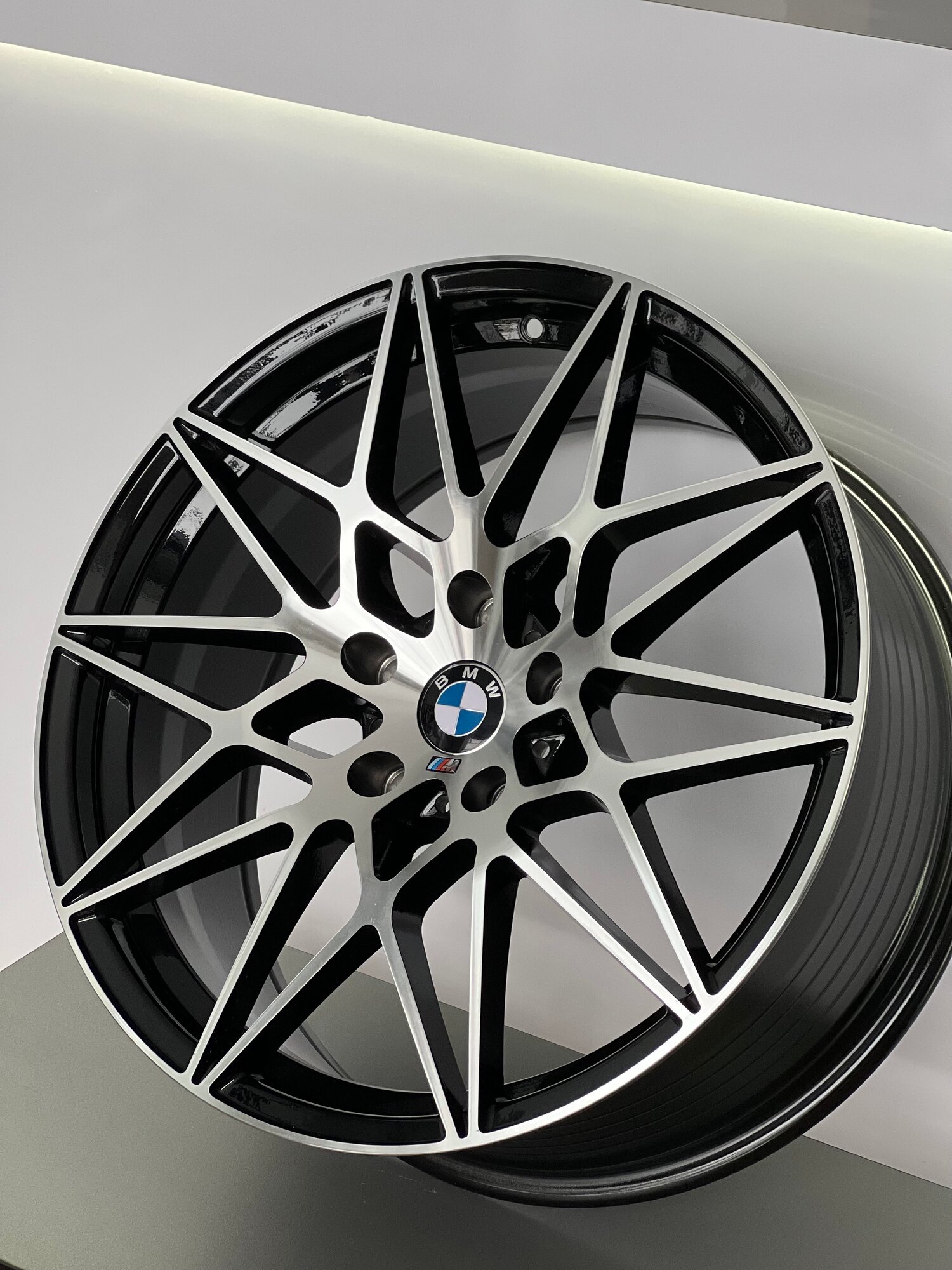 Литые колесные диски "BMW Style", BMW Style FF545 R19 8.5J PCD5x120 ET40 DIA72.56 Gloss Black