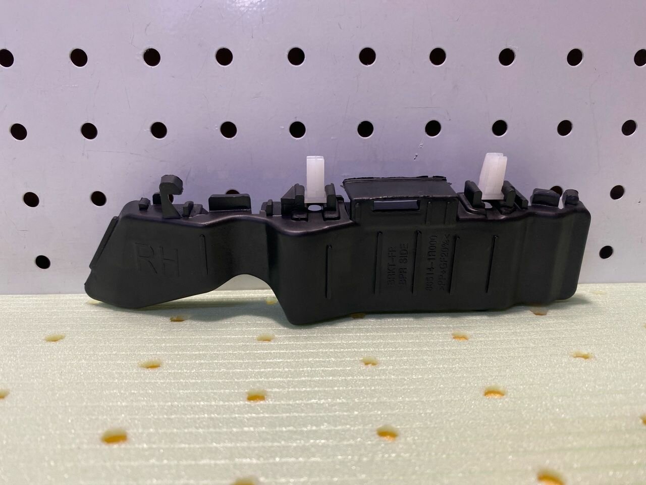 Кронштейн бампера HYUNDAI SOLARIS передний правый хендай солярис