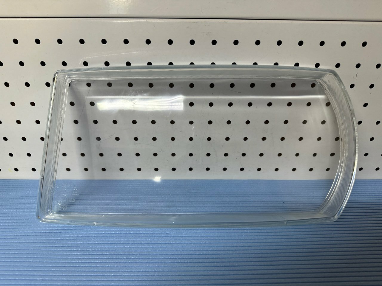 Стекло фары левое головного света Скания 5 серии (Scania)