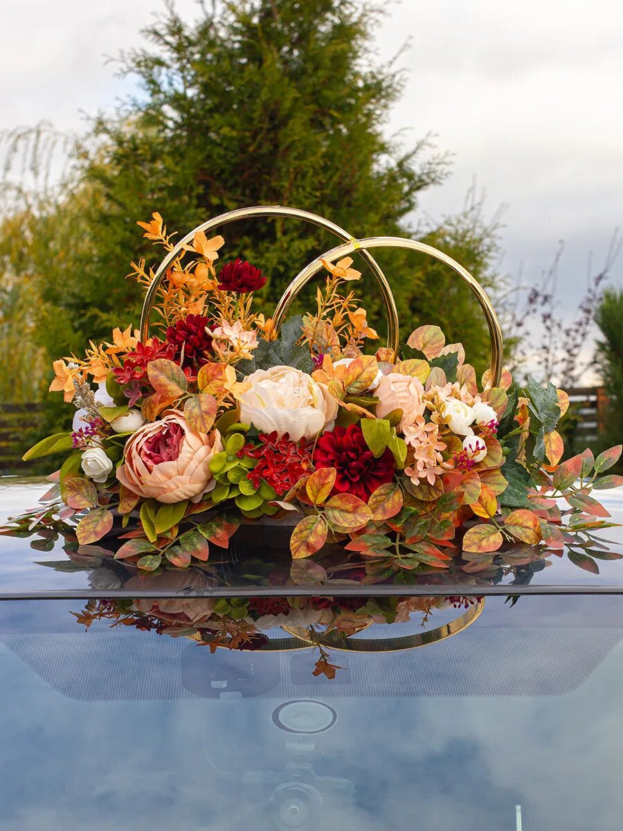 Украшения на машину - свадебные кольца, на крышу авто молодоженов