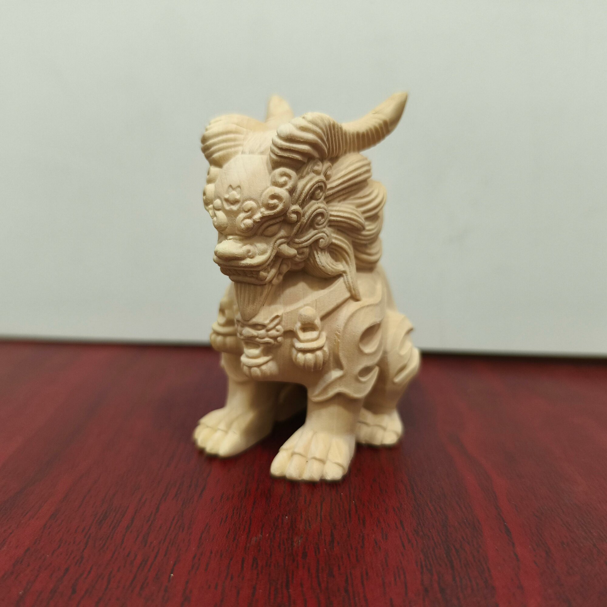 Маленькая коробка из листьев самшита, резная, белая, древнее мифическое зверь, трехглазый единорог, бог привлечения богатства, украшение для чая, декор для автомобиля