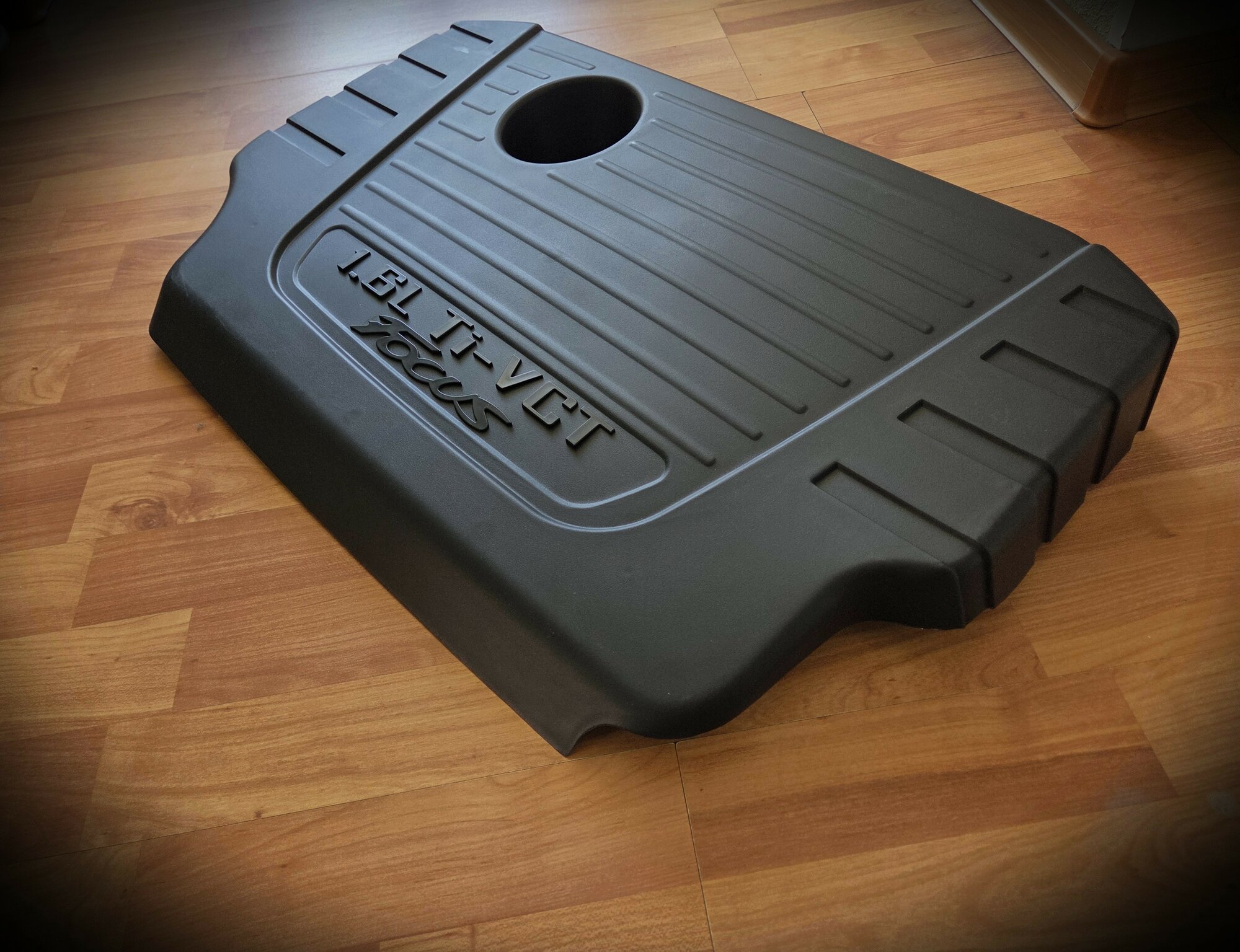 Крышка двигателя защитная декоративная на Форд Фокус 3, 1.6 л (2011-2019 г. в.)