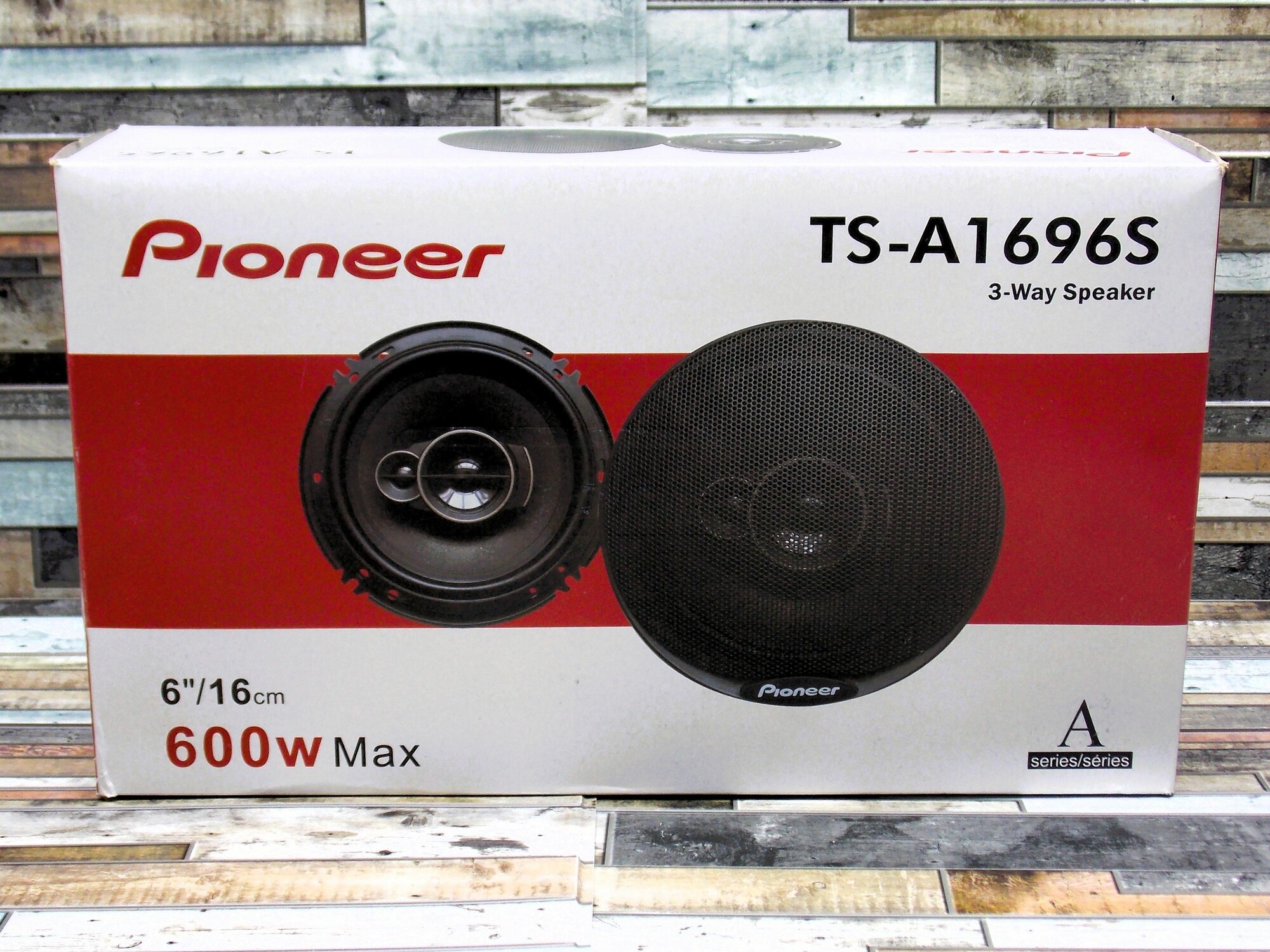 Автомобильные динамики "Pioneer TS-A1696S" (TS-A1697S)/ Комплект из 2 штук / Коаксиальная акустика 3-х полосная, 16 См (6 Дюйм.), 600 Вт.