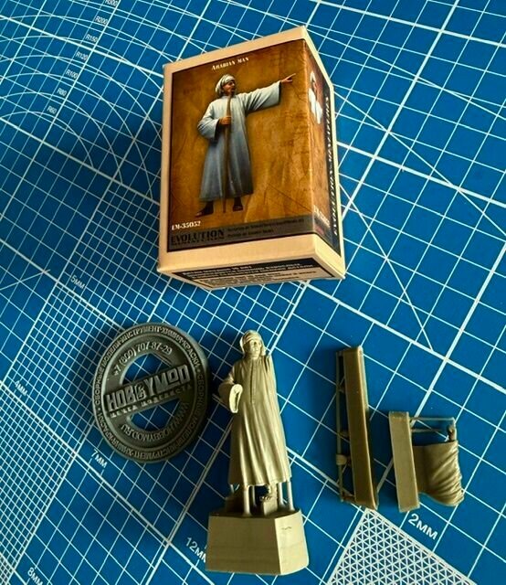 EM-35052 Фигурка для самостоятельной росписи 1:35 Arabian man