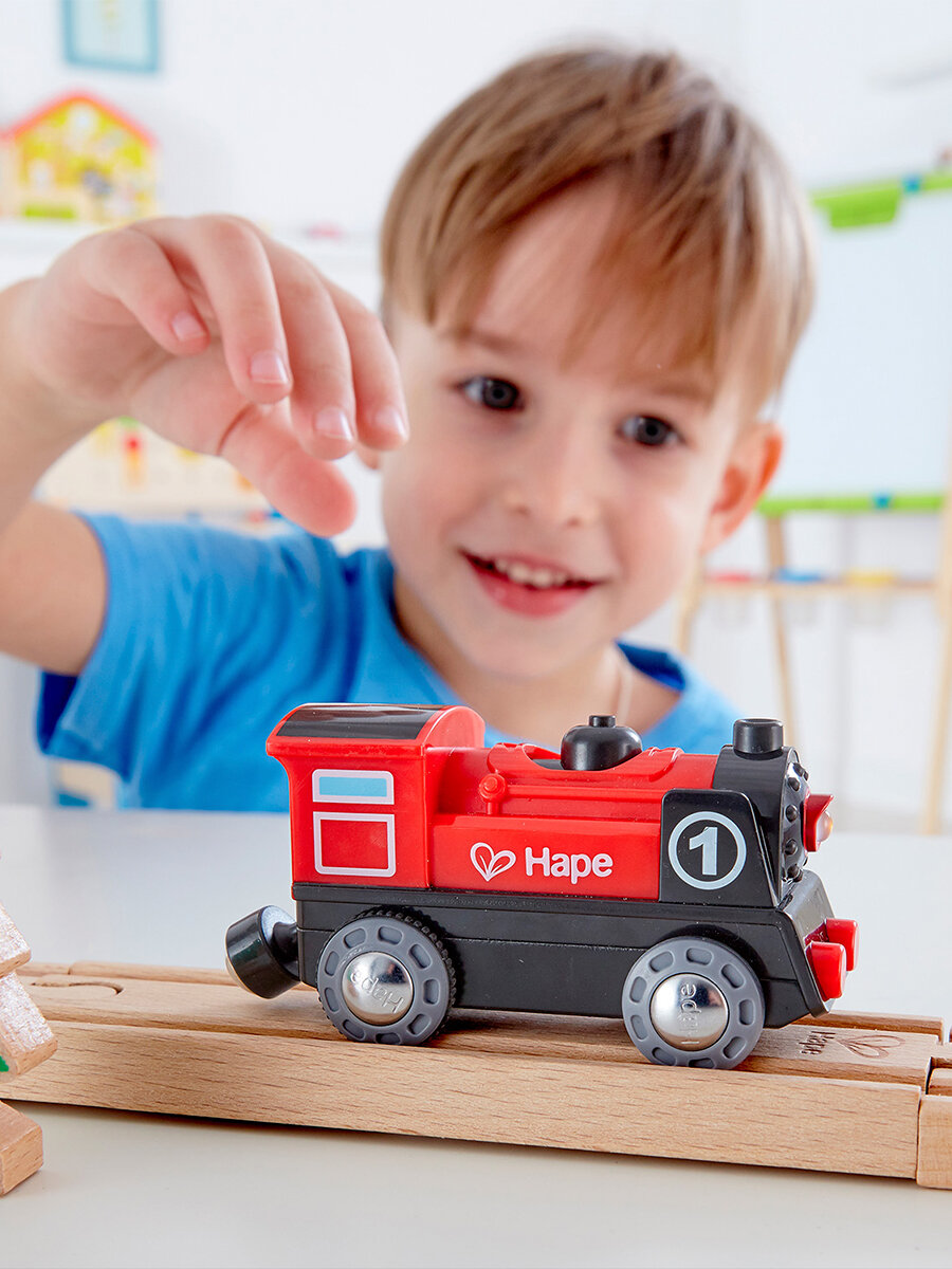 Детский игрушечный паровоз со светом Hape на батарейках E3703_HP