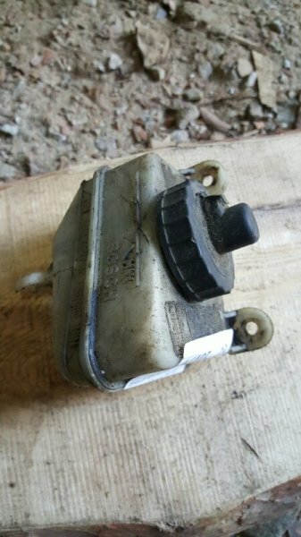 Бачок для тормозной жидкости Ford Focus DBW EYDB 1998 (б/у)