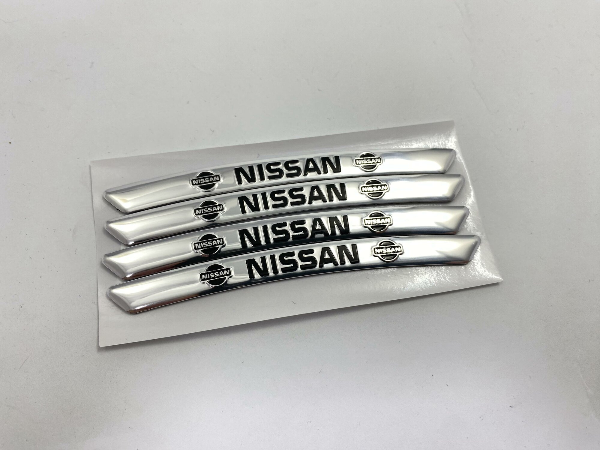 Эмблемы на диски Ниссан / шильдик на обод диска с лого Nissan металл (4шт)