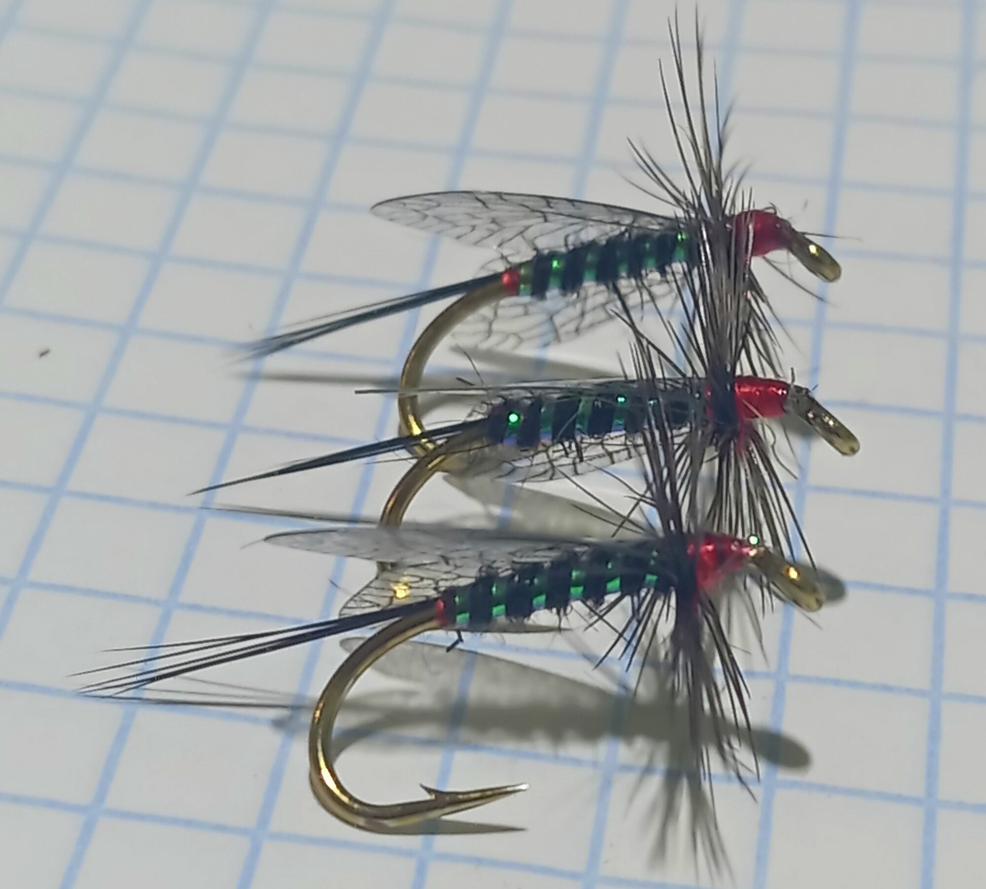 Мушка для ловли хариуса и другой рыбы. а одинарном крючке номер 10. Набор 3 штуки.