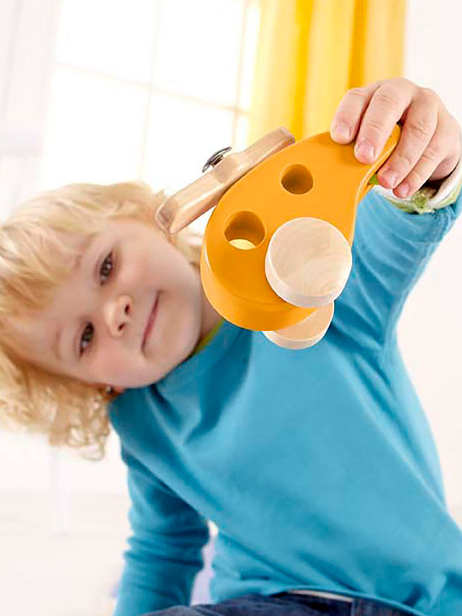 Деревянная каталка-игрушка Hape "Маленький вертолет" E0051_HP