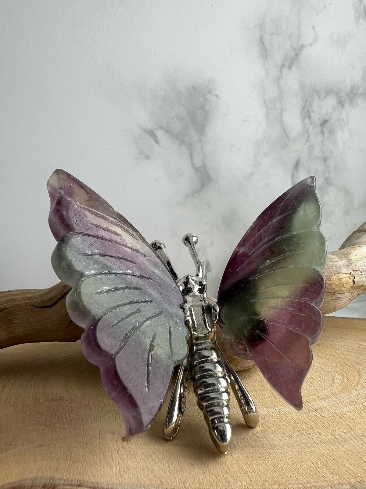 Декоративная статуэтка бабочка с крыльями из флюорита