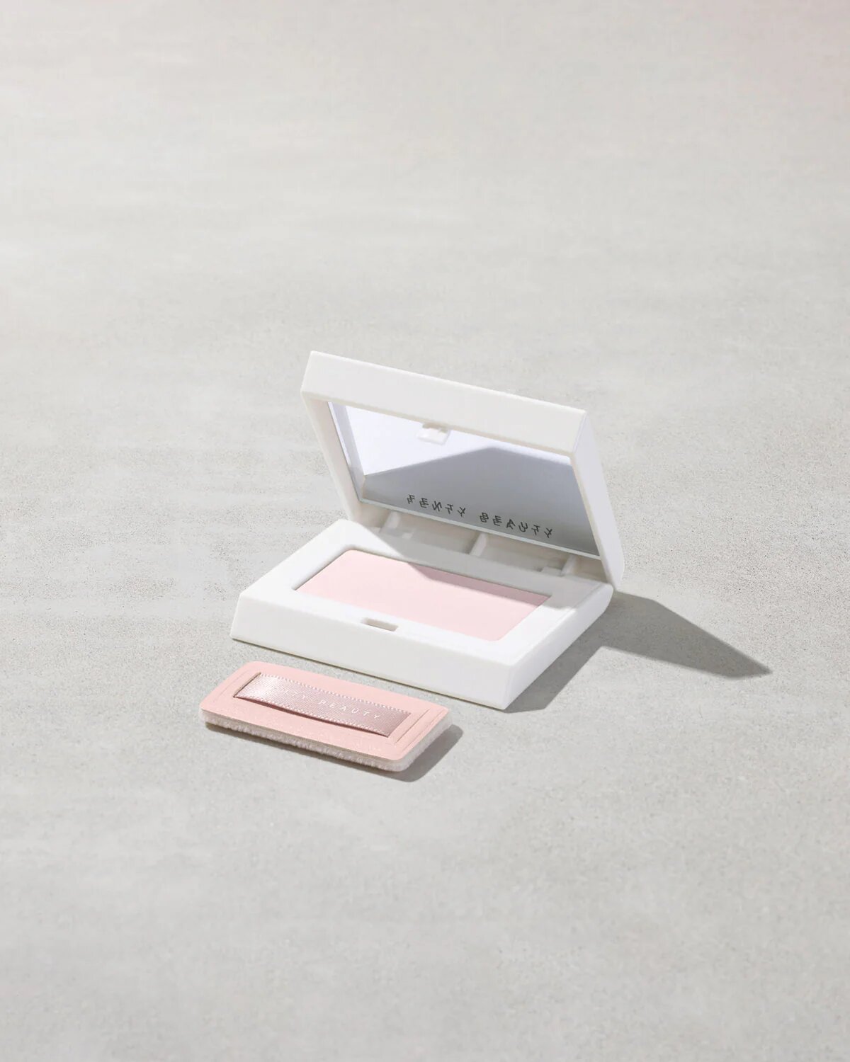 Пудра Fenty Beauty увлажняющая INVISIMATTE INSTANT SETTING mini + BLOTTING POWDER - UNIVERSAL