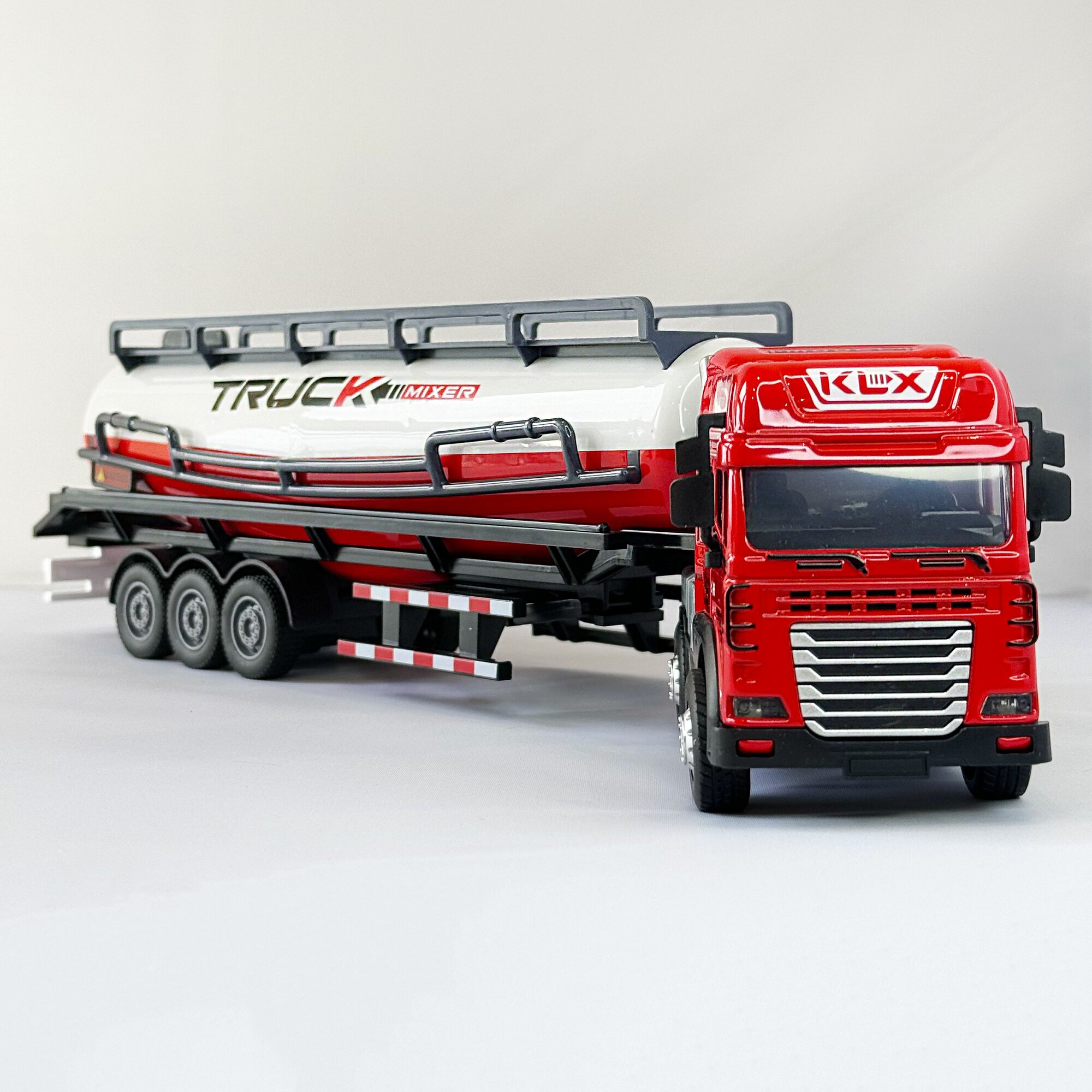 Грузовая машина Тягач с цистерной, 39 см.