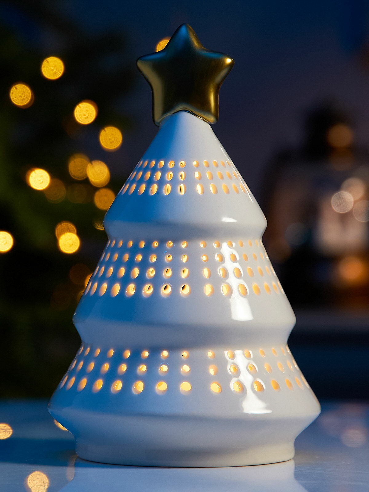 Светодиодная фигура "Ёлка с золотой звездой", 17.5x11x11 см, 1 LED, керамика, от батареек LR44x3, тёплый белый свет