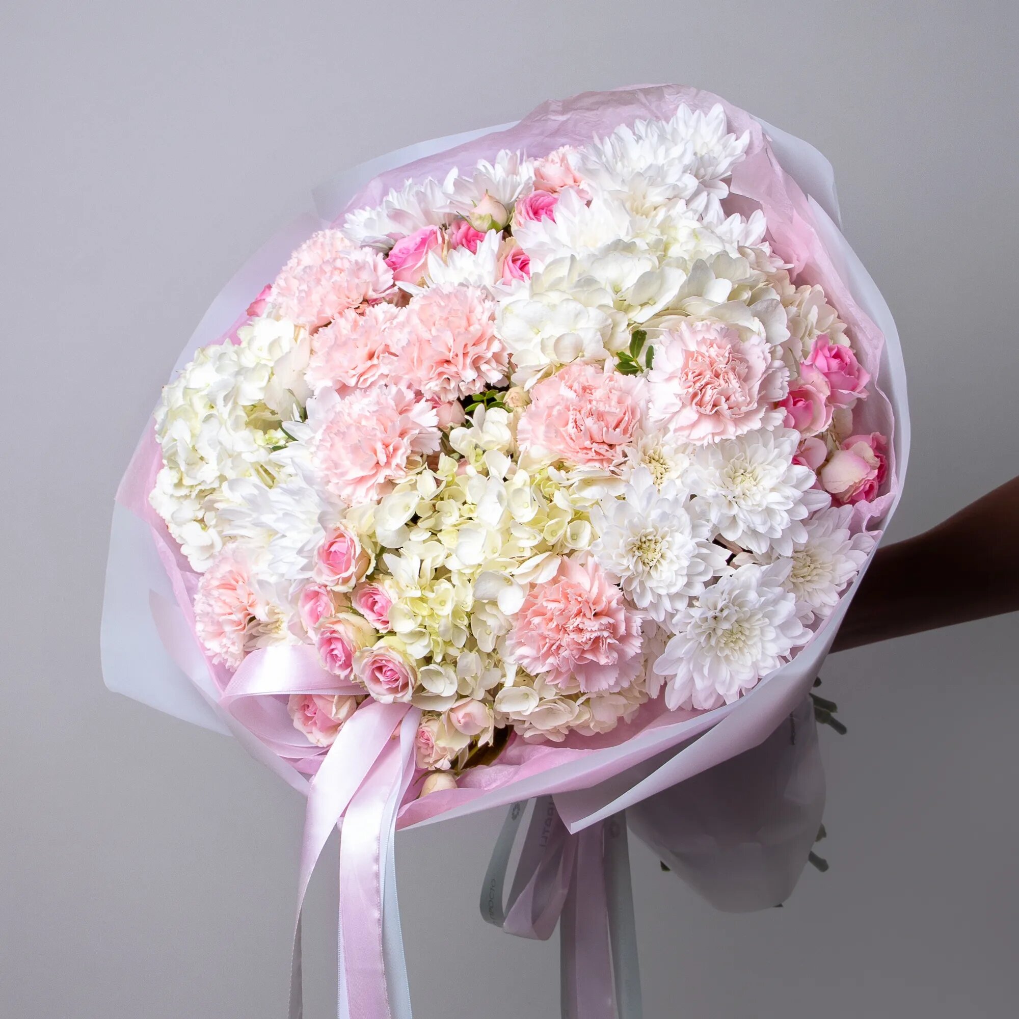 Букет цветов Белое счастье XL в коробке и аквабоксе от "Простоцветы"